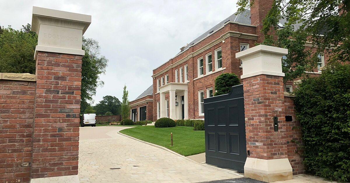 Portland Limestone Makes a Striking Impact at Private House in…